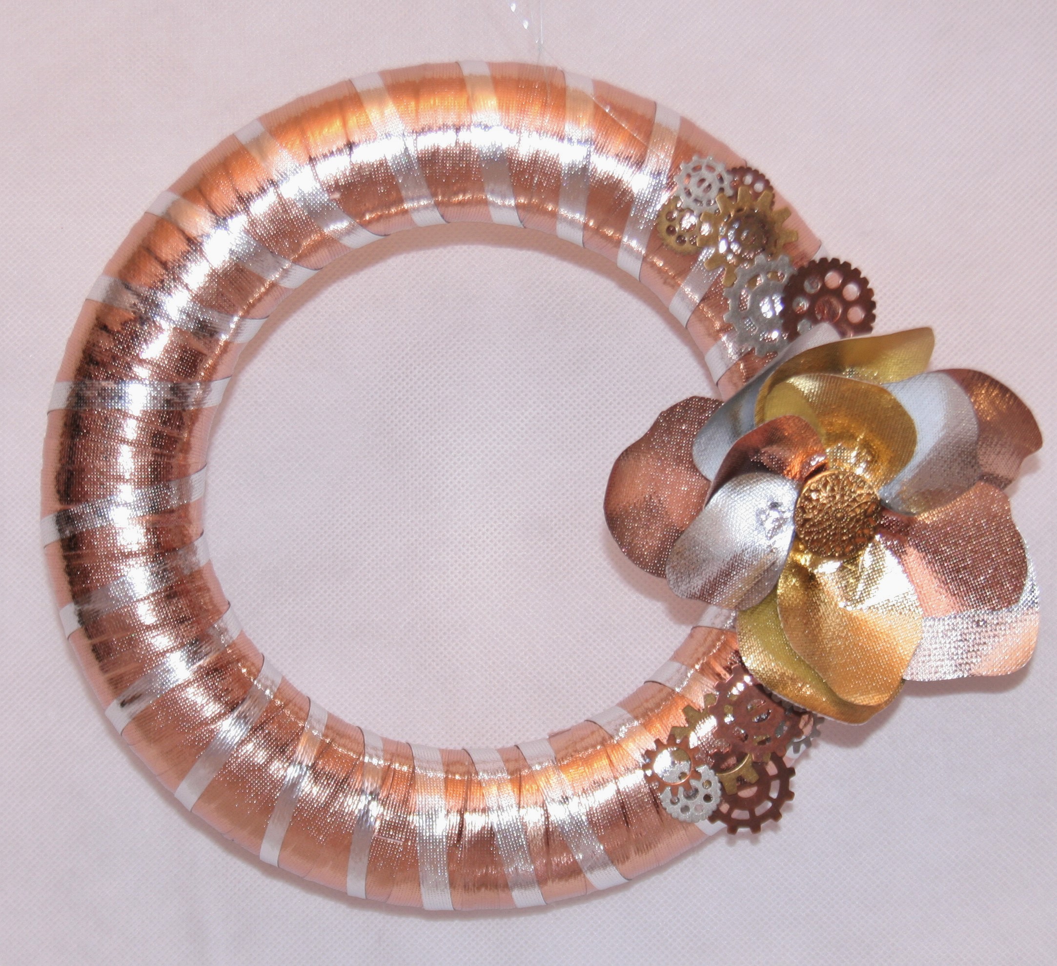 Metallic oly*fun™ wreath - Fairfield World Craft Projects